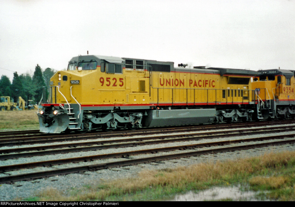 UP 9525 Delivers to NOLR